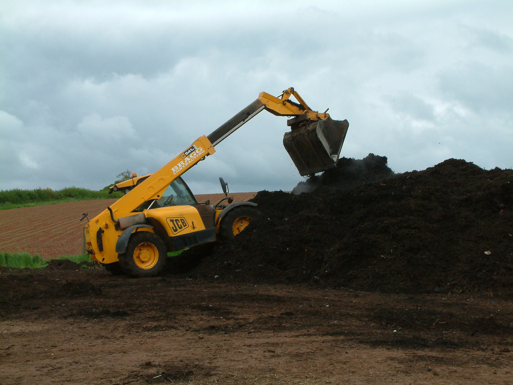 The Use of Compost and Digestate on Organic/Converting Land - Agricology